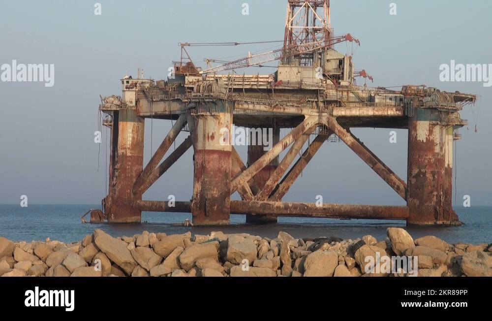 Iran oil platform Stock Videos & Footage - HD and 4K Video Clips - Alamy