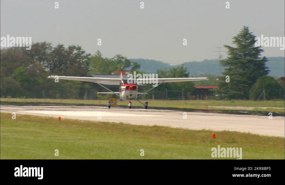 Cessna aircraft take off Stock Videos & Footage - HD and 4K Video Clips ...