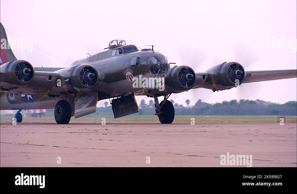 Boeing wwii bomber Stock Videos & Footage - HD and 4K Video Clips - Alamy