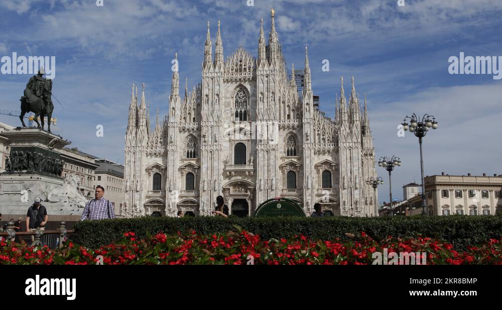 Ultra HD 4K UHD Vittorio Emanuele II Statue Milan Cathedral Dome Duomo ...