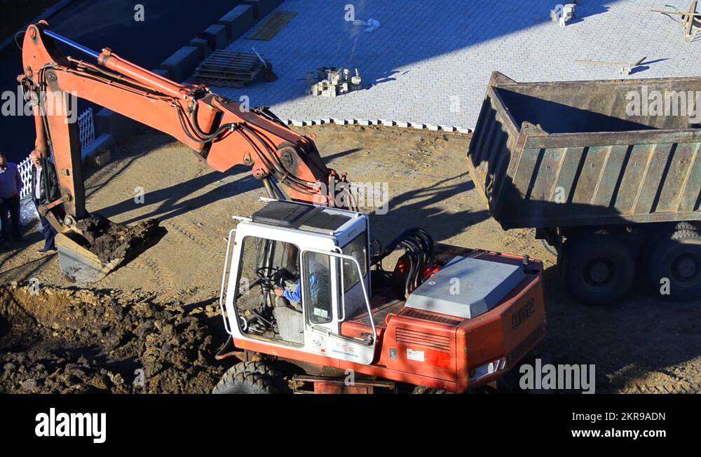 Digger claw Stock Videos & Footage - HD and 4K Video Clips - Alamy
