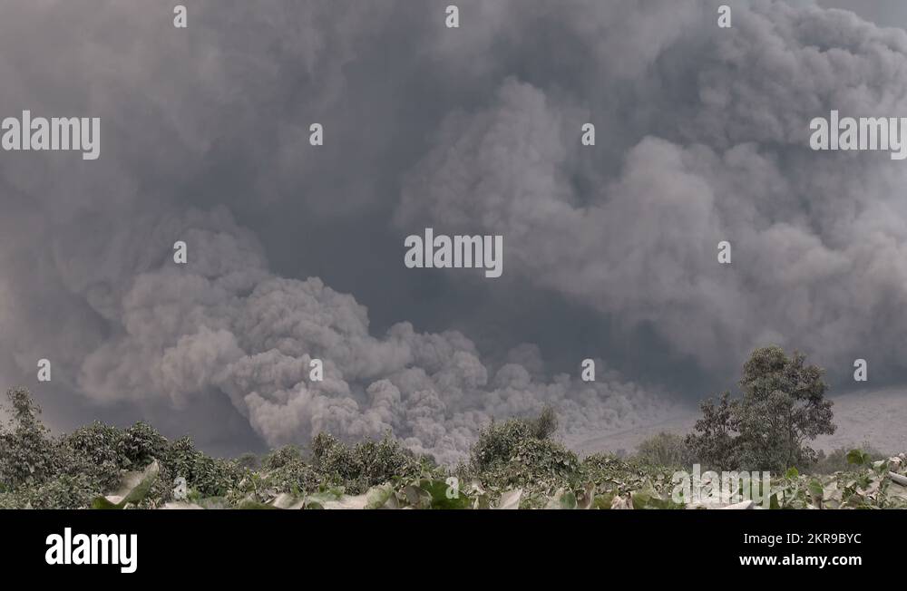 Volcanic eruption ash Stock Videos & Footage - HD and 4K Video Clips ...