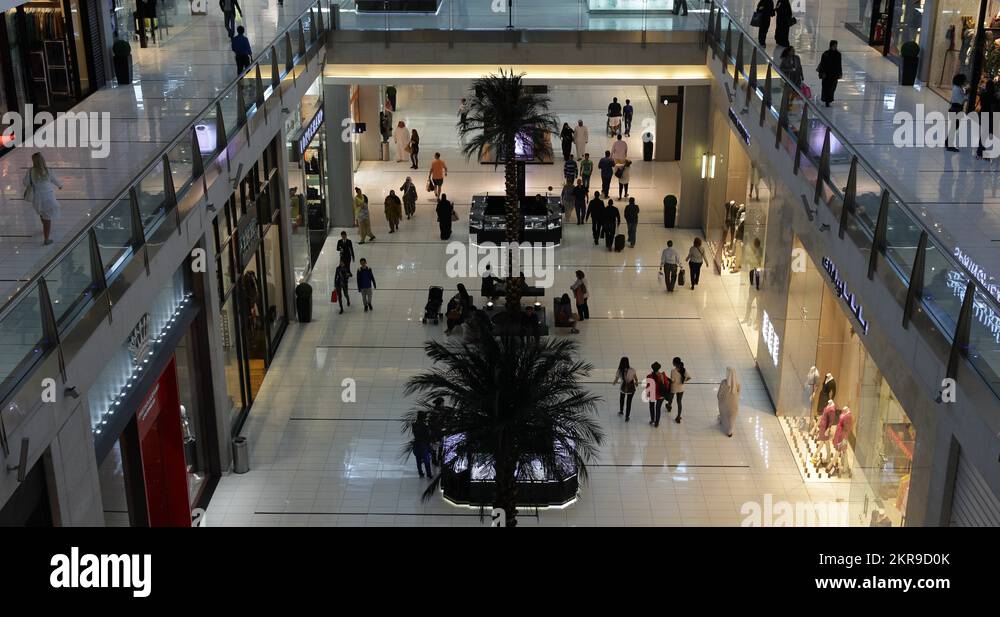 Indoor mall shop Stock Videos & Footage - HD and 4K Video Clips - Alamy
