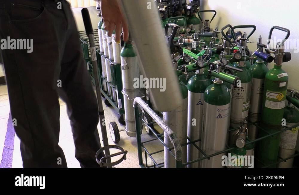 Oxygen tank Stock Videos & Footage - HD and 4K Video Clips - Alamy