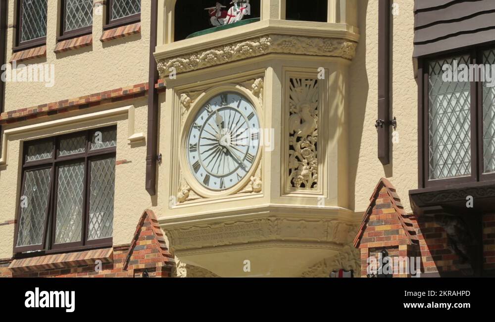 Mall clock Stock Videos & Footage - HD and 4K Video Clips - Alamy