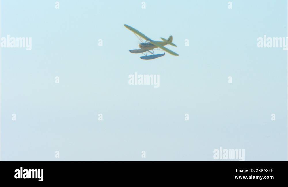 Piper cub seaplane Stock Videos & Footage - HD and 4K Video Clips - Alamy