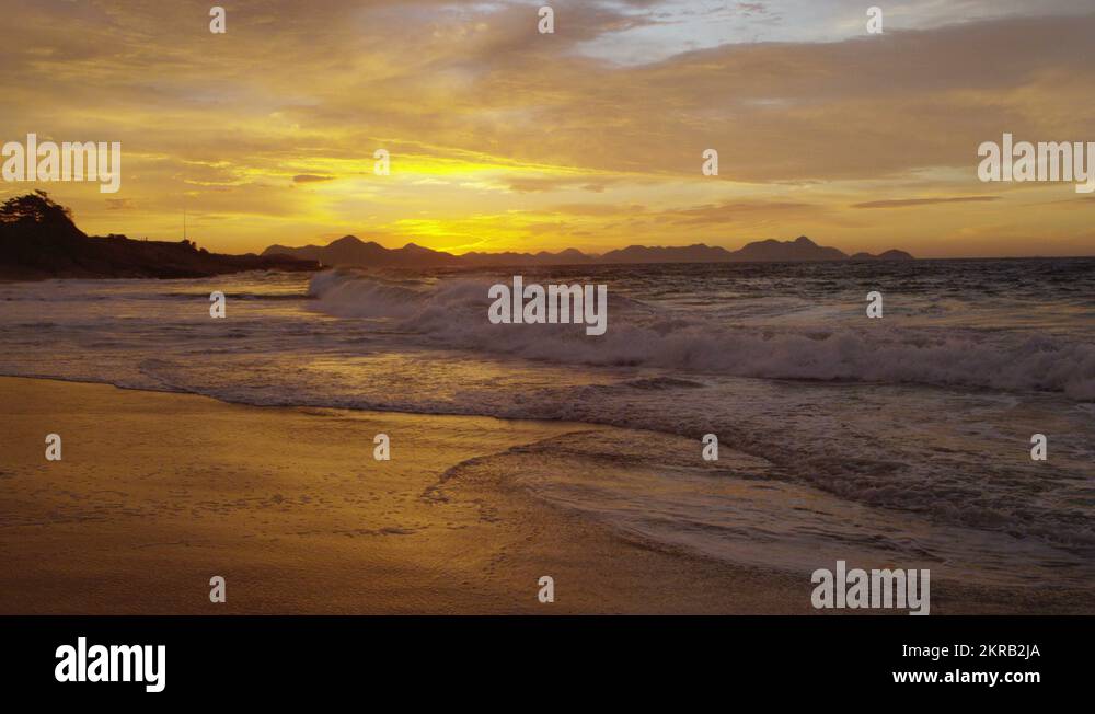 Devils beach Stock Videos & Footage - HD and 4K Video Clips - Alamy