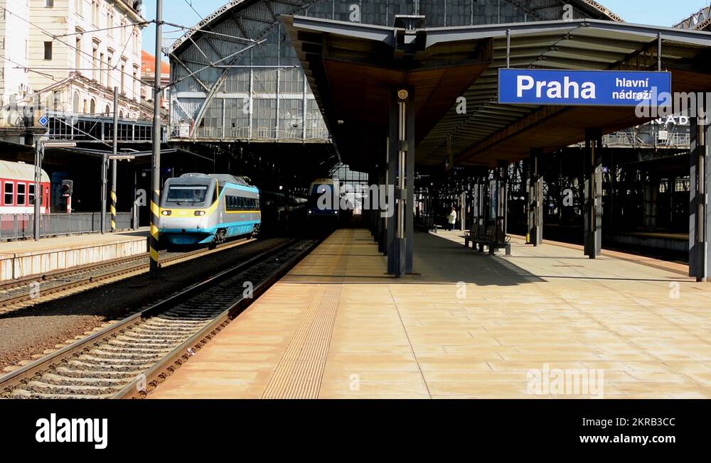 Pendolino train Stock Videos & Footage - HD and 4K Video Clips - Alamy