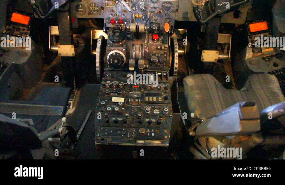 Eleven aircraft Stock Videos & Footage - HD and 4K Video Clips - Alamy