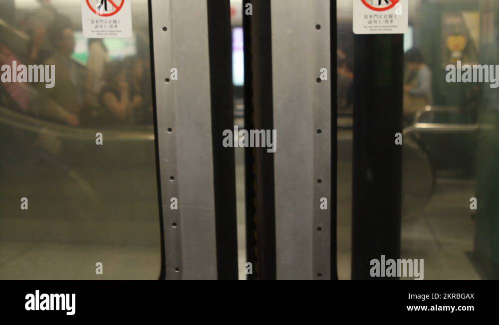 Subway doors Stock Videos & Footage - HD and 4K Video Clips - Alamy