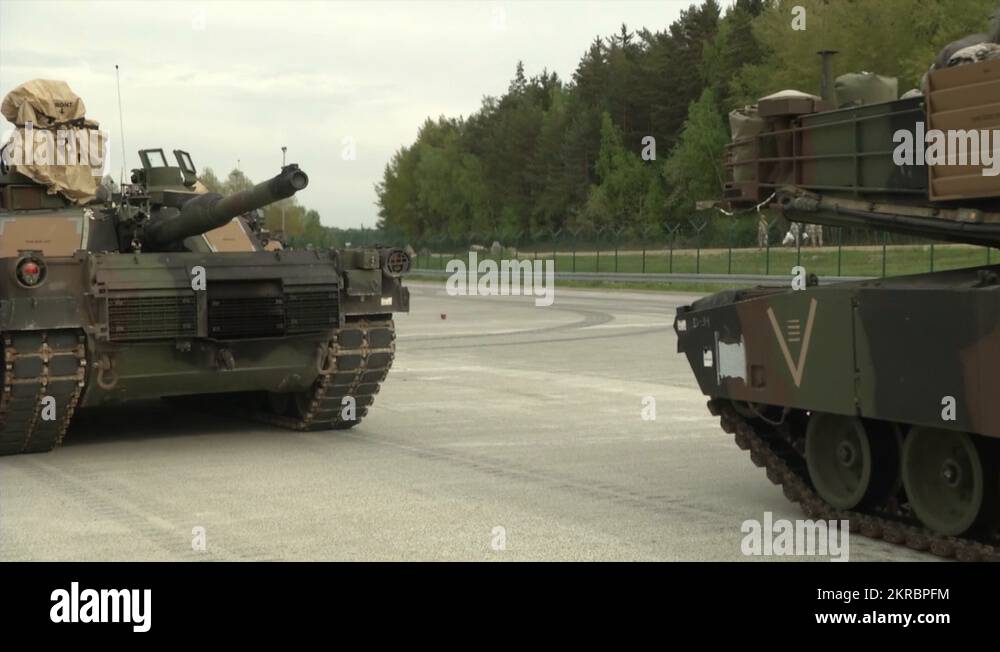 us army abrams tank reverses into formation Stock Video Footage - Alamy