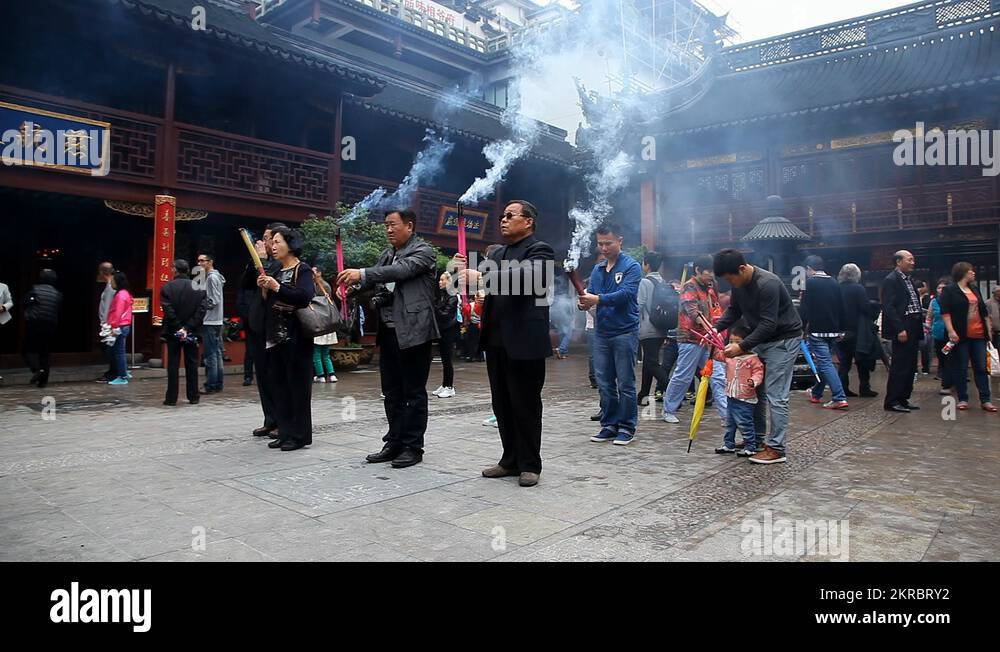 Chinese people praying Stock Videos & Footage - HD and 4K Video Clips ...