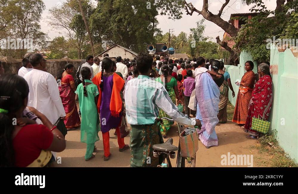 Indian People Walking in Traditional Clothing Stock Video Footage - Alamy