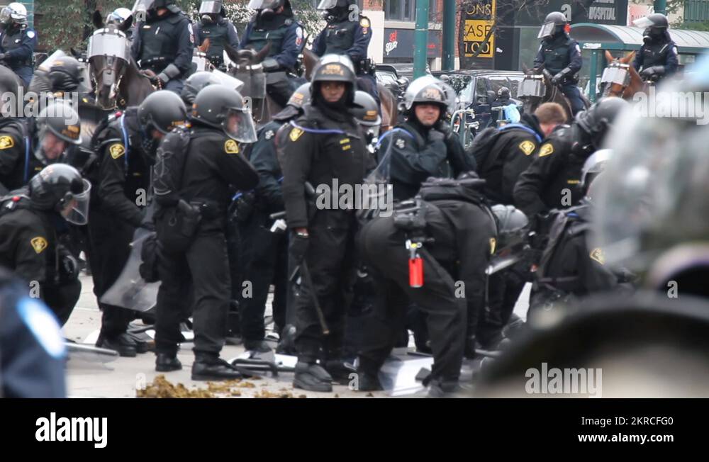 Police riot horse Stock Videos & Footage - HD and 4K Video Clips - Alamy