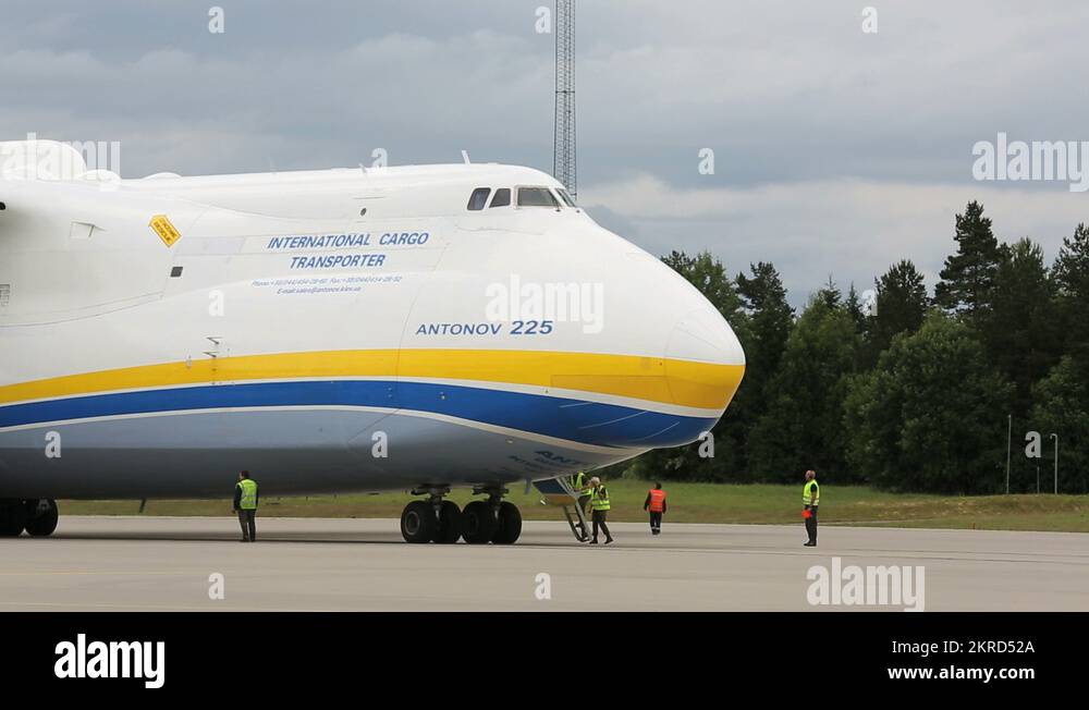An 225 airplane Stock Videos & Footage - HD and 4K Video Clips - Alamy