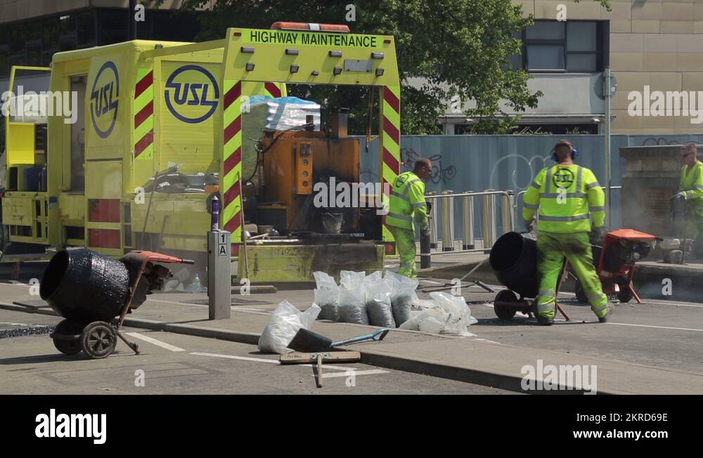Road works men uk Stock Videos & Footage - HD and 4K Video Clips - Alamy