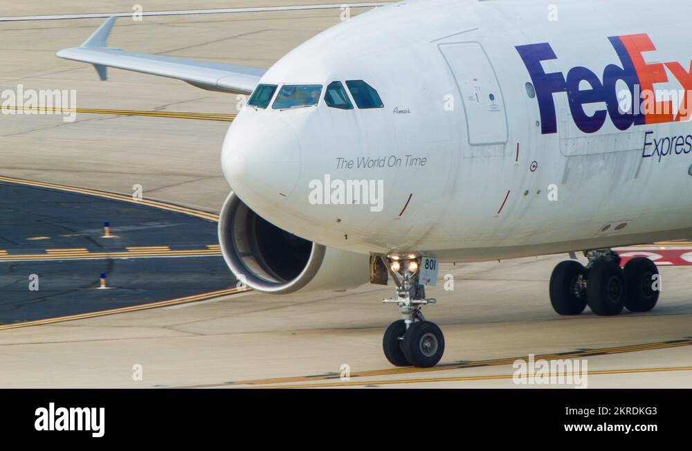 Fedex express Stock Videos & Footage - HD and 4K Video Clips - Alamy