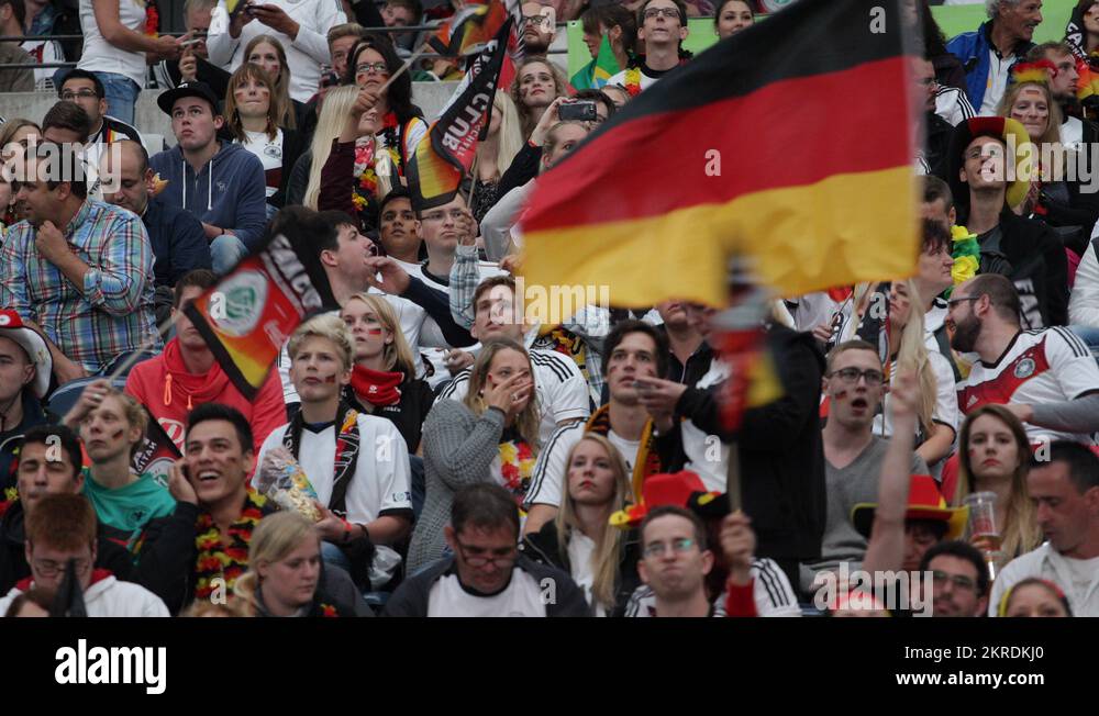 Emotional crowd Stock Videos & Footage - HD and 4K Video Clips - Alamy