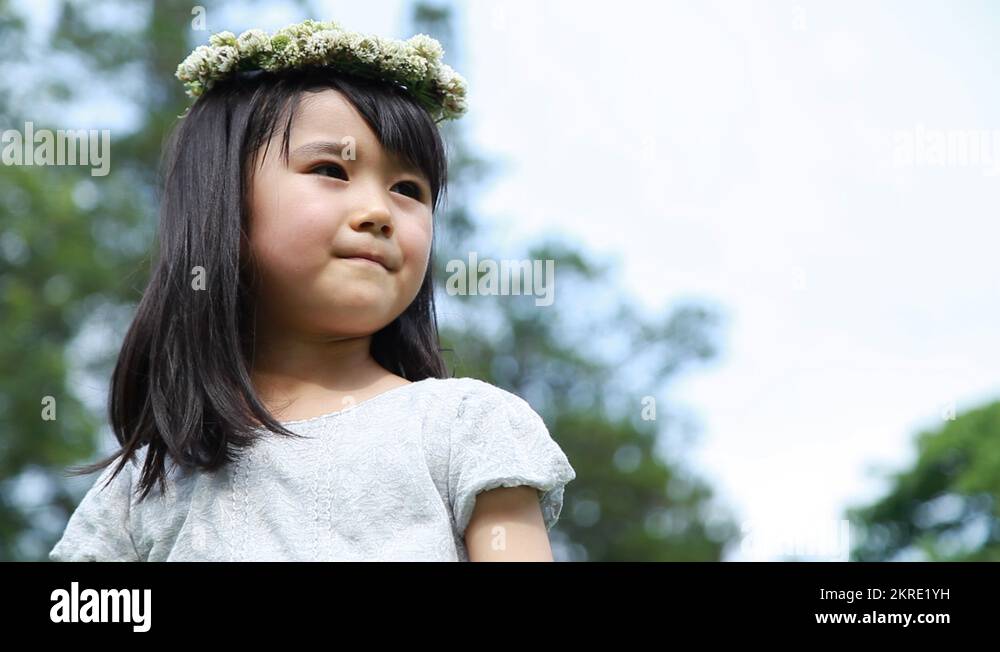 Flower tiara Stock Videos & Footage - HD and 4K Video Clips - Alamy