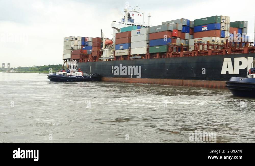 Working tugboats Stock Videos & Footage - HD and 4K Video Clips - Alamy