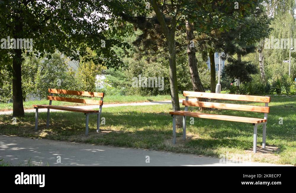 Benches parks Stock Videos & Footage - HD and 4K Video Clips - Alamy