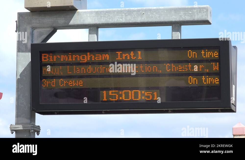 Arrivals station Stock Videos & Footage - HD and 4K Video Clips - Alamy