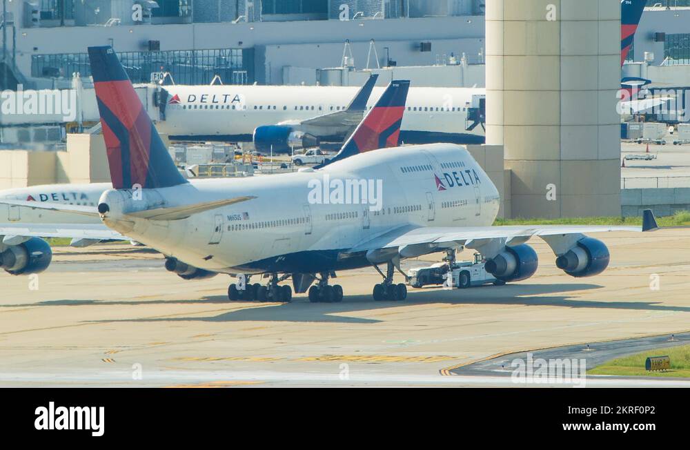 Boeing 747 delta airlines Stock Videos & Footage - HD and 4K Video ...