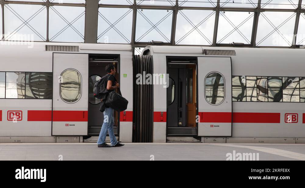 UHD 4K Closing Doors for Departure Intercity Express ICE Berlin Train ...