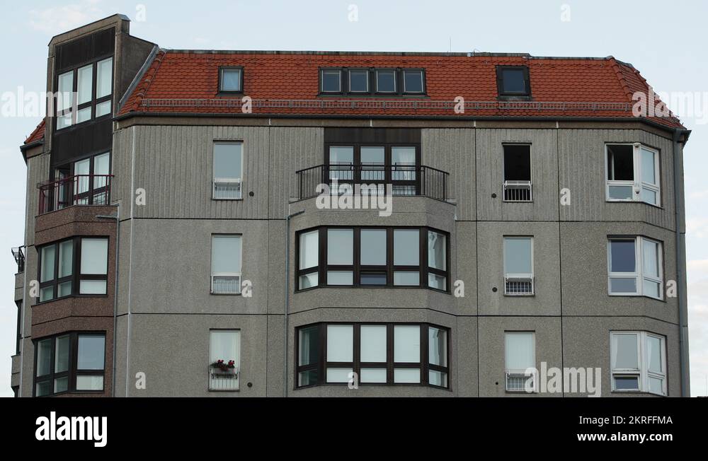 Residence block Stock Videos & Footage - HD and 4K Video Clips - Alamy