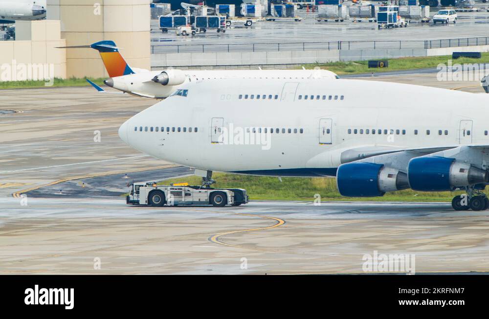 Boeing 747 airliner Stock Videos & Footage - HD and 4K Video Clips - Alamy