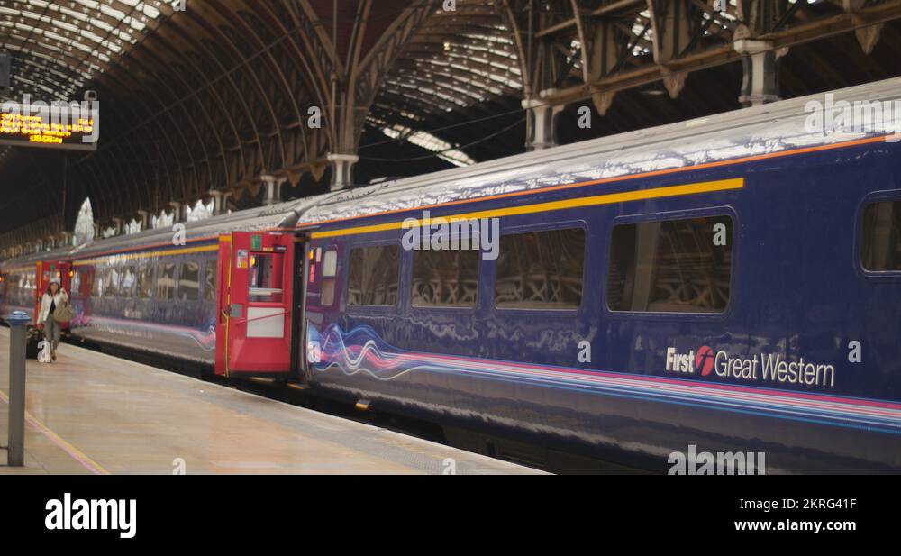 Paddington tube train Stock Videos & Footage - HD and 4K Video Clips ...
