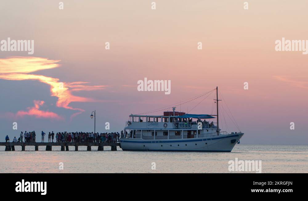 Boarding passenger ship Stock Videos & Footage - HD and 4K Video Clips ...