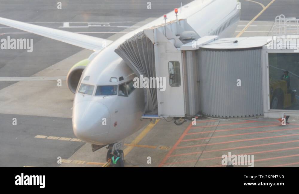 Passenger airbridge Stock Videos & Footage - HD and 4K Video Clips - Alamy