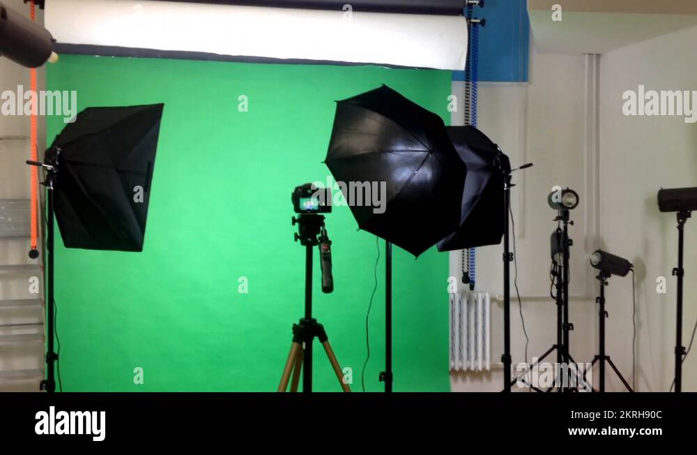 film production - behind scenes - lighting - green screen studio Stock ...