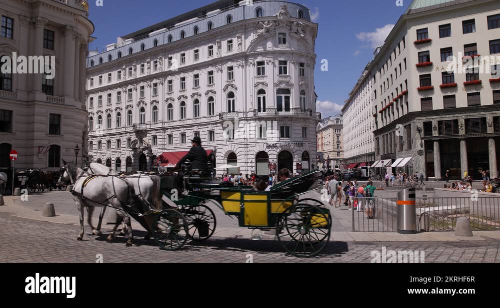 UHD 4K Vienna Old Town Michaelerplatz Sightseeing Horse Carriage Street ...