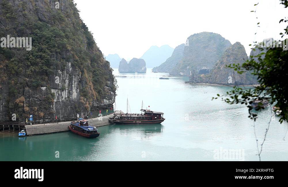 Ha Long Bay (Descending Dragon Bay), Vietnam, UNESCO World Heritage ...