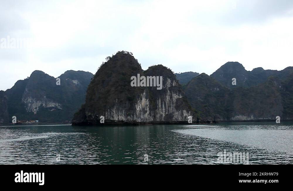 Junk Boat Trip POV in Ha Long Bay (Descending Dragon Bay), Vietnam ...