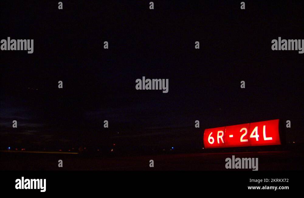 Airport overhead runway Stock Videos & Footage - HD and 4K Video Clips ...