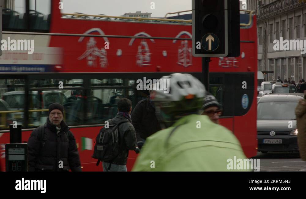 Buses waterloo bridge Stock Videos & Footage - HD and 4K Video Clips ...