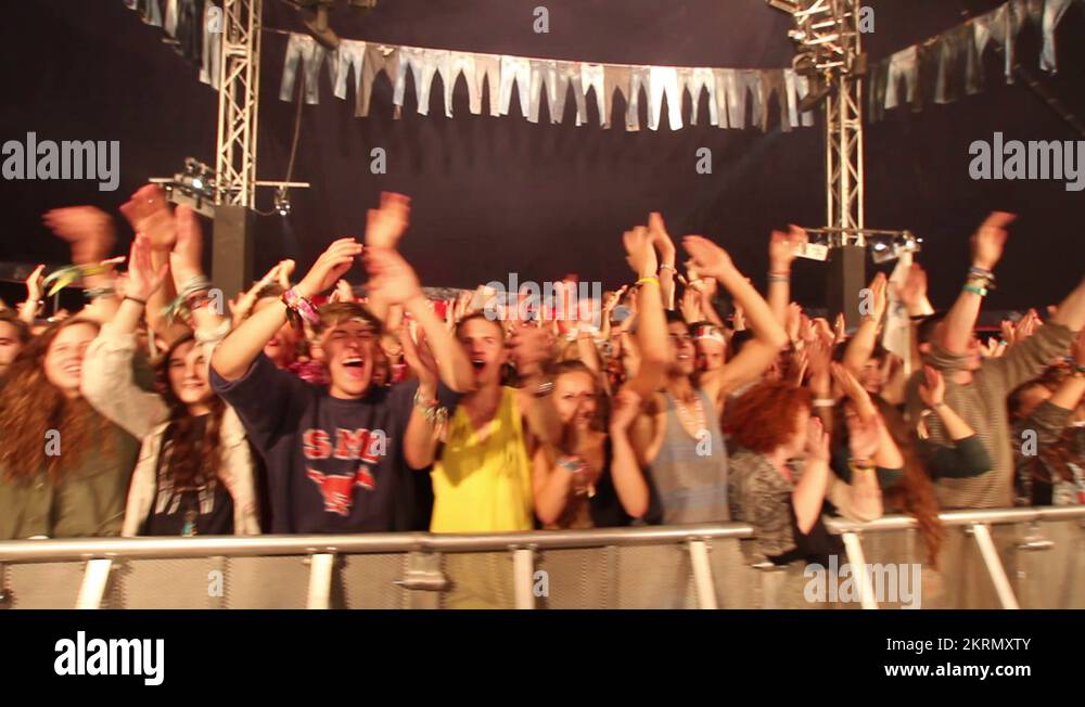 Crowd clapping at concert Stock Videos & Footage - HD and 4K Video ...