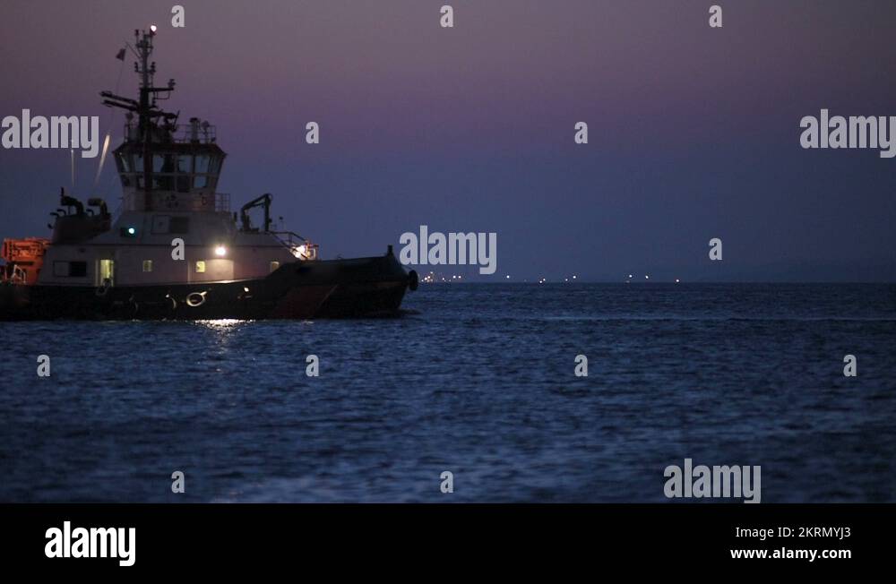 Night tug boats Stock Videos & Footage - HD and 4K Video Clips - Alamy