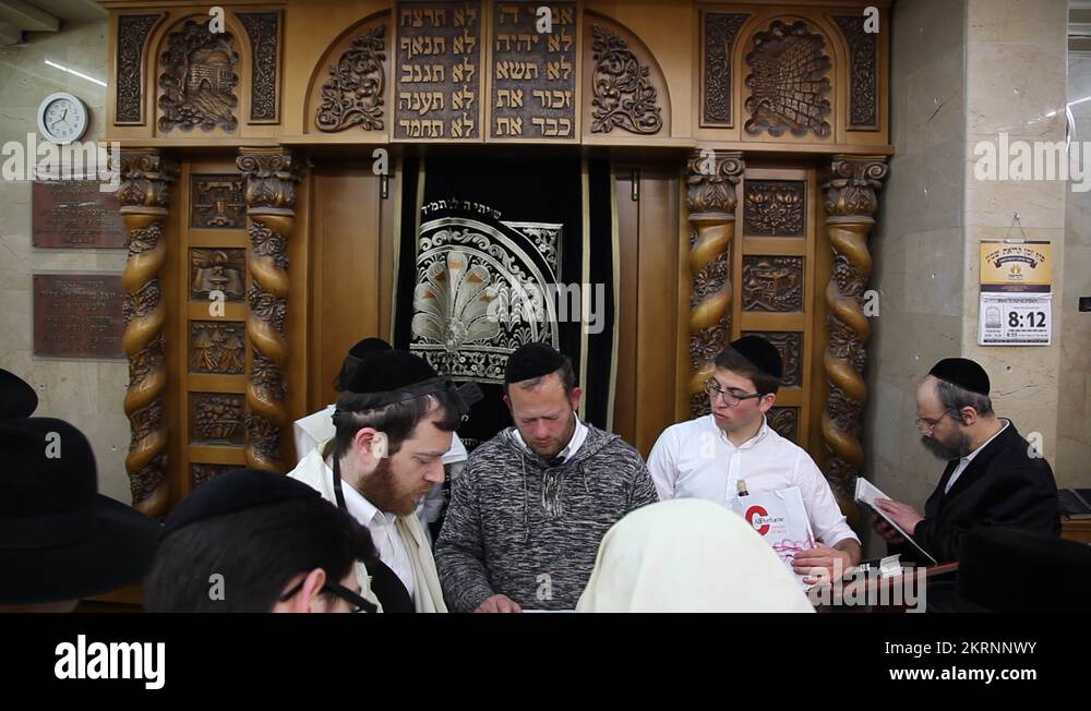 People pray in Itzkowitz synagogue, the busiest synagogue in the world ...