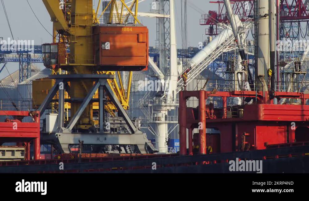 Bulk carrier fleet Stock Videos & Footage - HD and 4K Video Clips - Alamy
