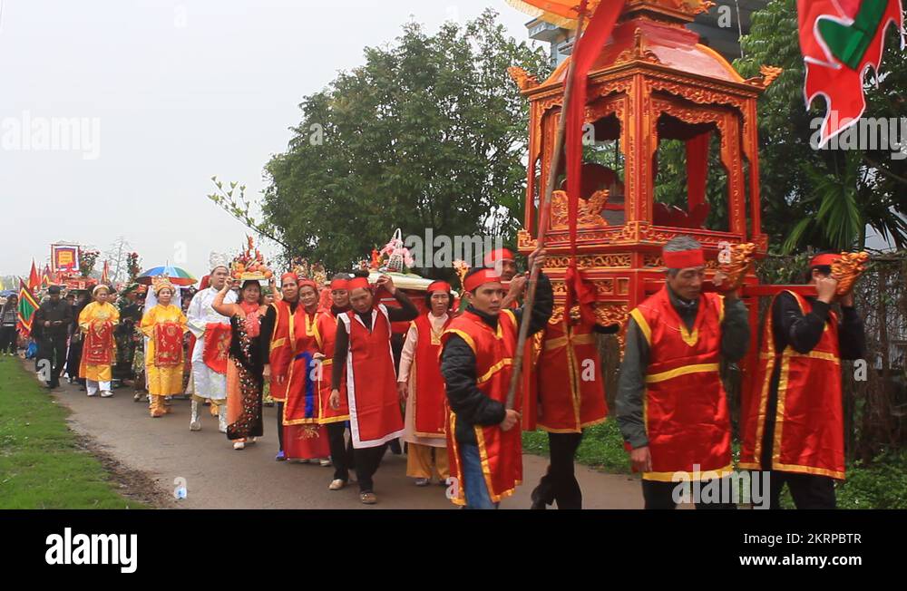 people attending traditional festivals Stock Video Footage - Alamy