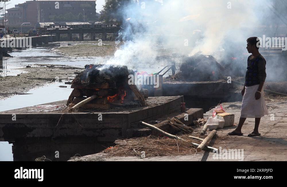 Public cremation, funeral ceremony in Kathmandu temple, Hinduism in ...