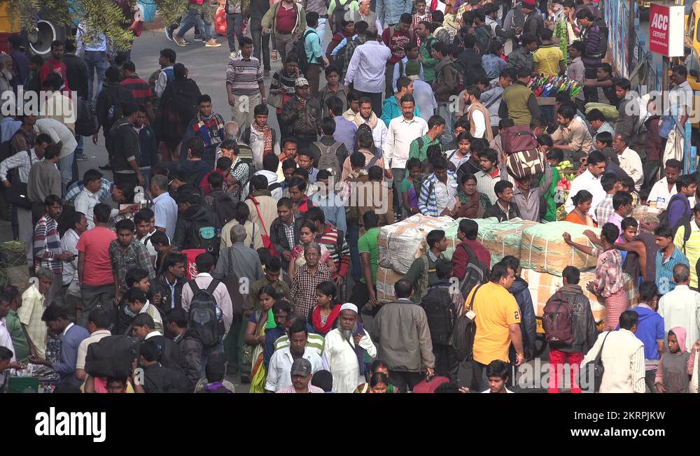 Crowded stations Stock Videos & Footage - HD and 4K Video Clips - Alamy