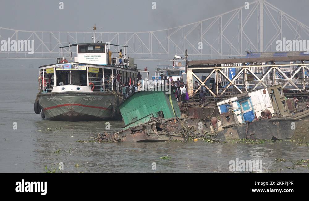 Kolkata ferry Stock Videos & Footage - HD and 4K Video Clips - Alamy