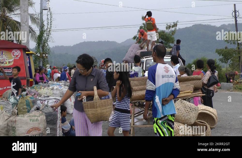 People doing shopping in a market before Typhoon hagupit hits ...