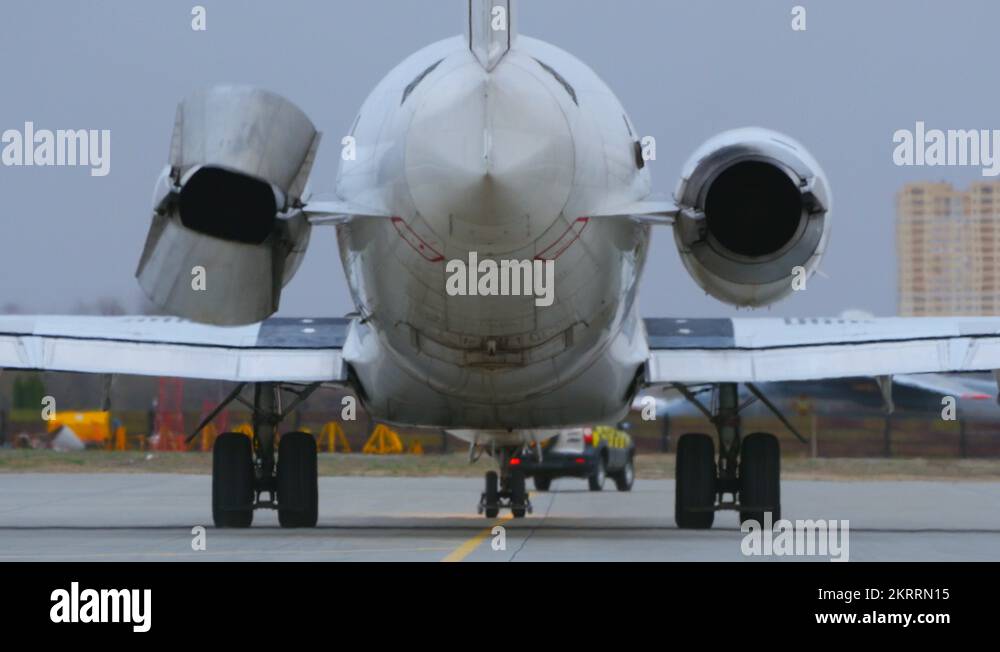 Aircraft engine reverse Stock Videos & Footage - HD and 4K Video Clips ...