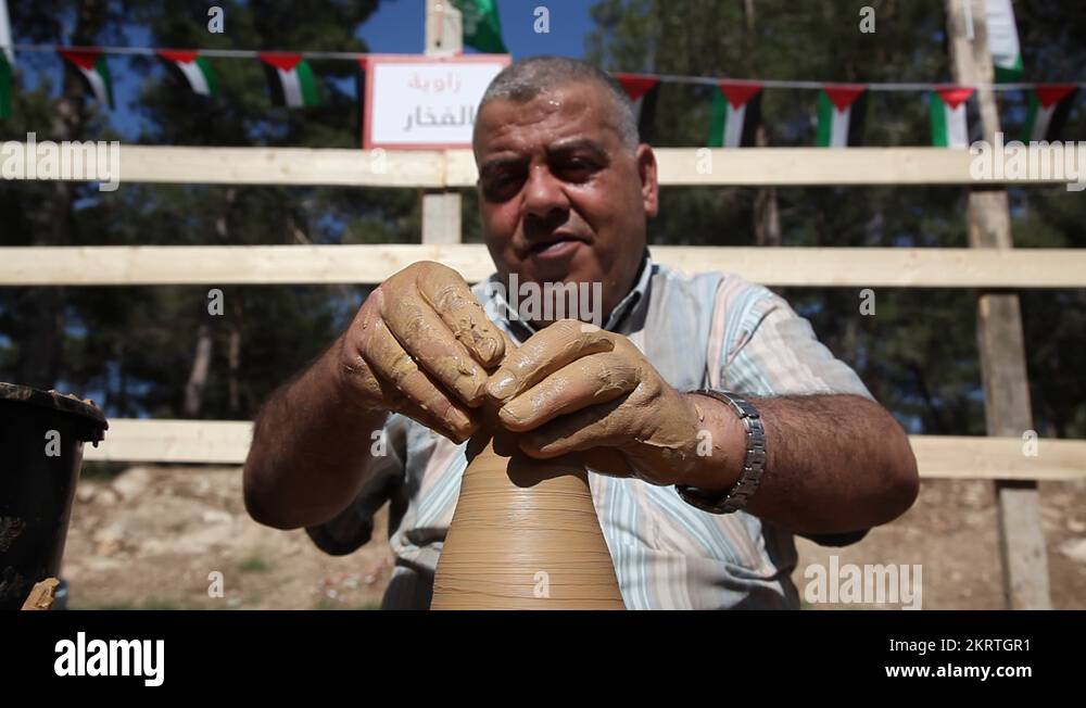 Arab pottery Stock Videos & Footage - HD and 4K Video Clips - Alamy